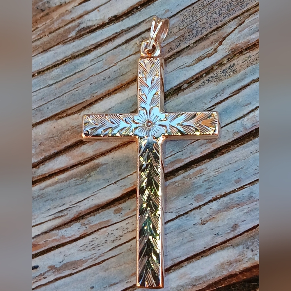 10k Yellow Gold Etched Cross Pendant 1.09g - Gem